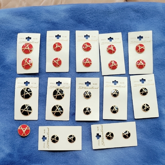 Streamline | Other | Lot Of Streamline Black And Red Buttons With Gold ...